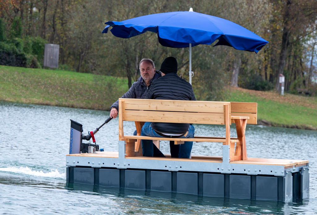 Schwimmender Tisch auf Pontons – Floating Table | MultiAquaBox